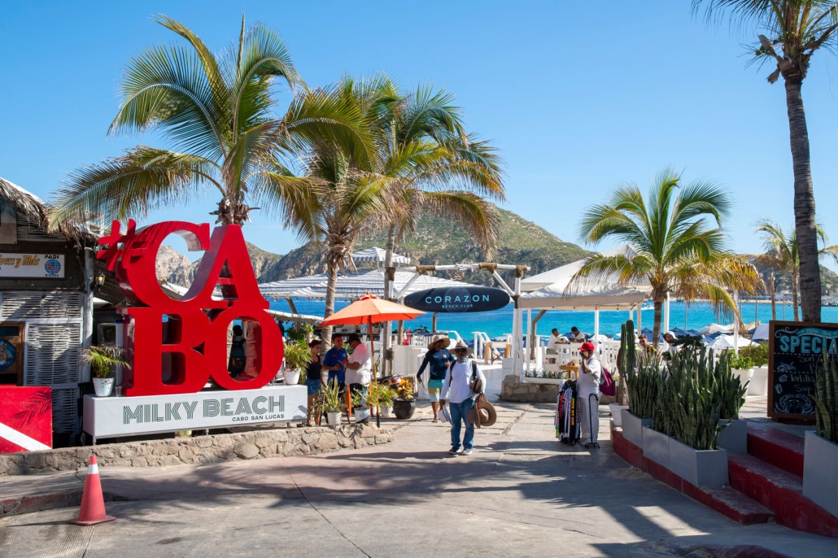 These 8 Los Cabos Beaches Are The Most Crowded With Vendors - The Cabo Sun
