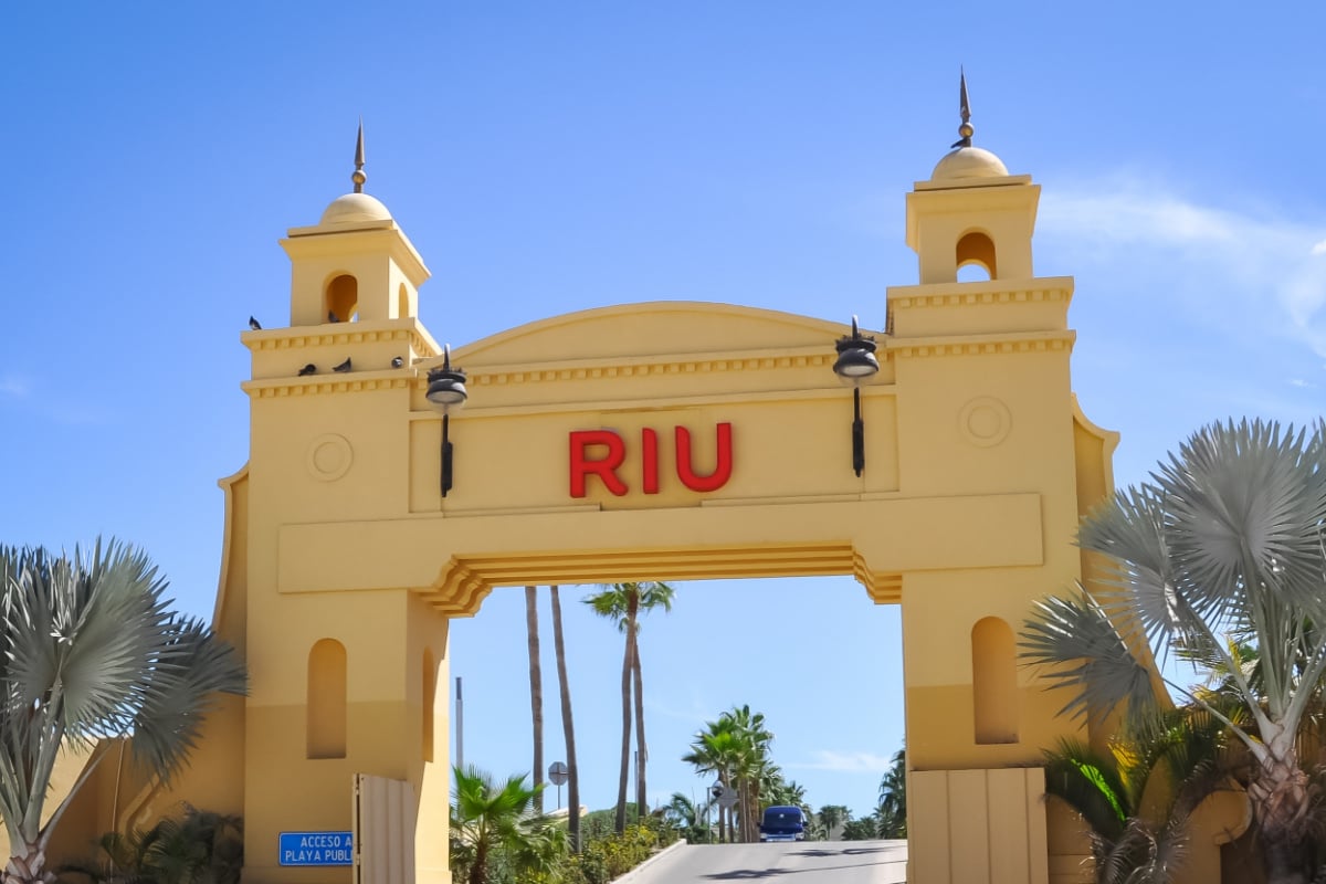 Which Of The 3 RIU Hotels In Los Cabos Is Right For You? Here's What ...