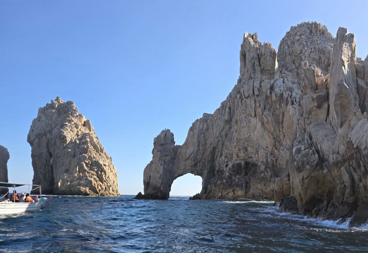 This 45 Minute Boat Tour To The Famous Cabo Arch Is Only $20 - Cabo Sun